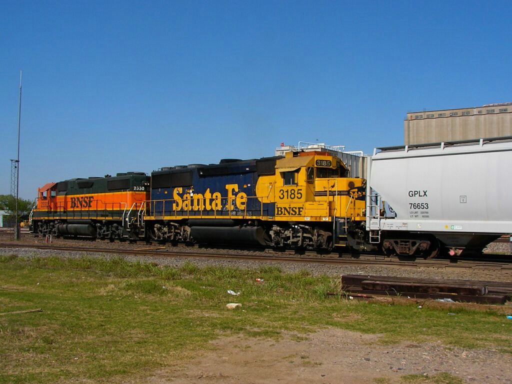 BNSF 2330, BNSF 3185 and GPLX 76653